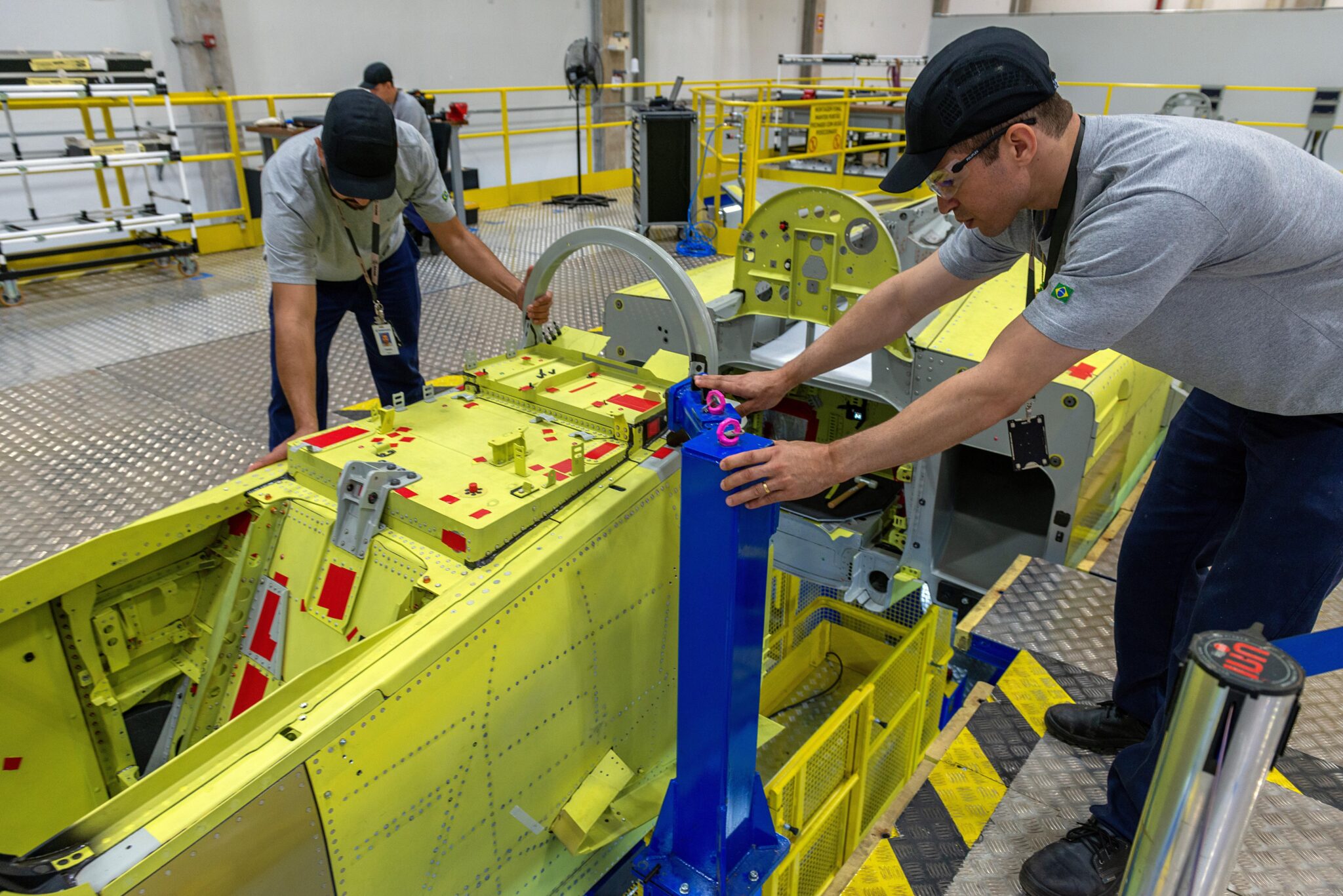 Linha de produção do F-39 Gripen é inaugurada no Brasil - DefesaNet