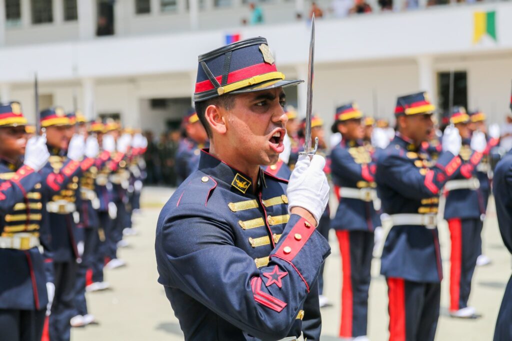 Escolas de Formação de Sargentos realizam entrega do Sabre Sargento Max ...