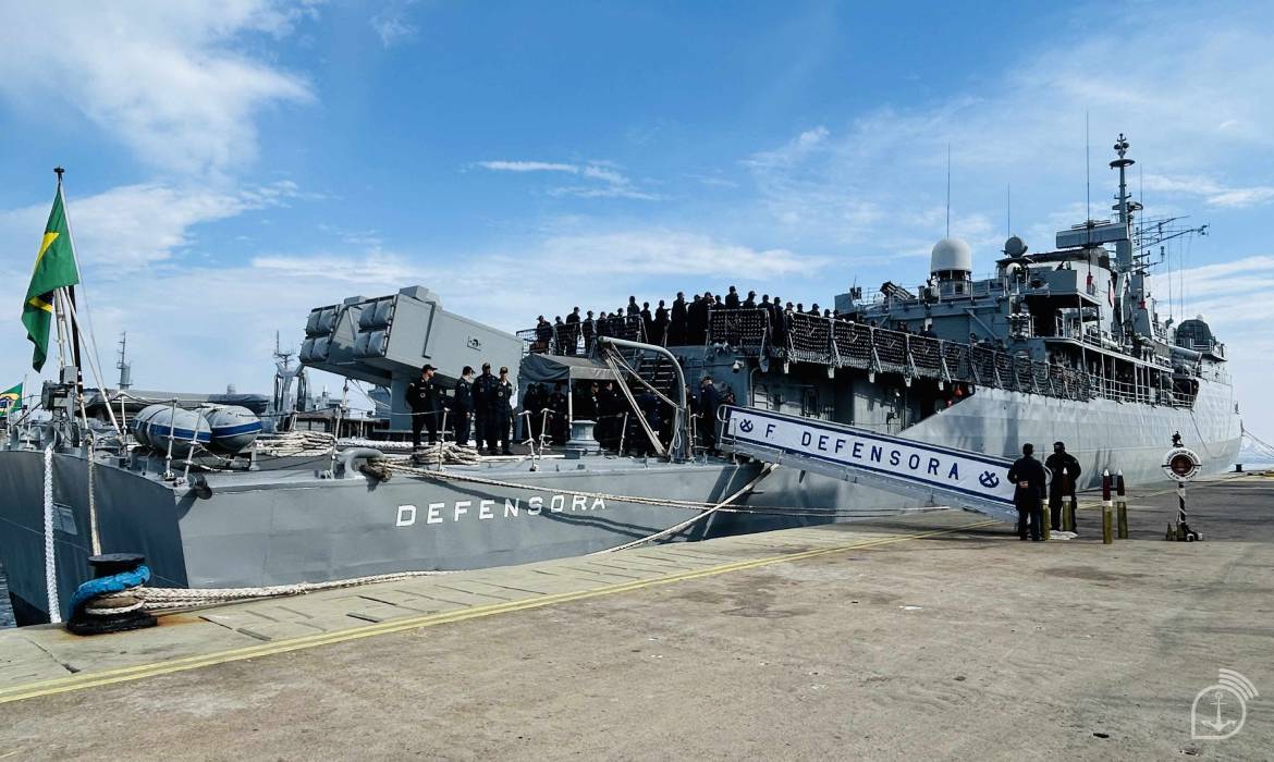 Fragata “Defensora” inicia missão estratégica no Atlântico Sul - DefesaNet