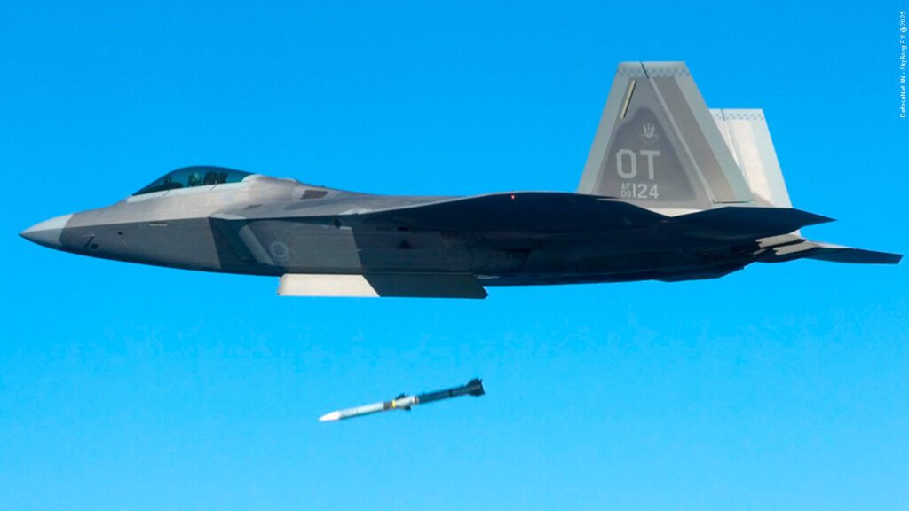 F-22 Raptor estabelece recorde em disparo de míssil AIM-120 AMRAAM ...