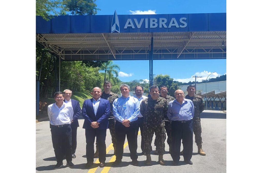 AVIBRAS - Exército visita instalações em Jacareí SP - DefesaNet